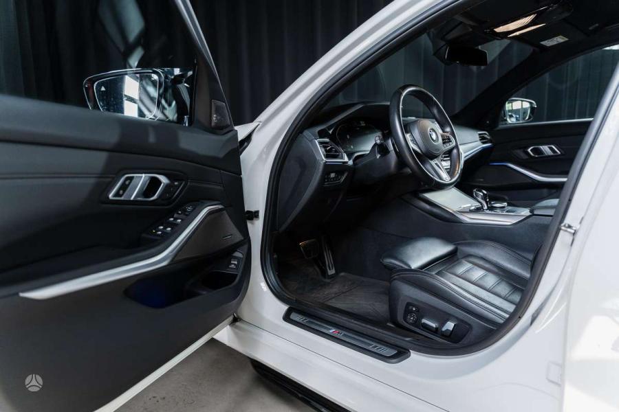 Balts BMW 330 2019 Viļņa, ar dzinēja tilpumu 2.00 L un nobraukumu 81 tūkst. km par 30000 €, foto 18 vietnē AUTOMOTO.COM.LV