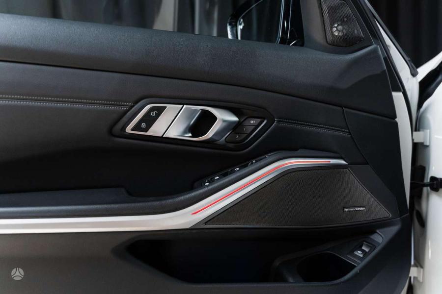 Balts BMW 330 2019 Viļņa, ar dzinēja tilpumu 2.00 L un nobraukumu 81 tūkst. km par 30000 €, foto 19 vietnē AUTOMOTO.COM.LV