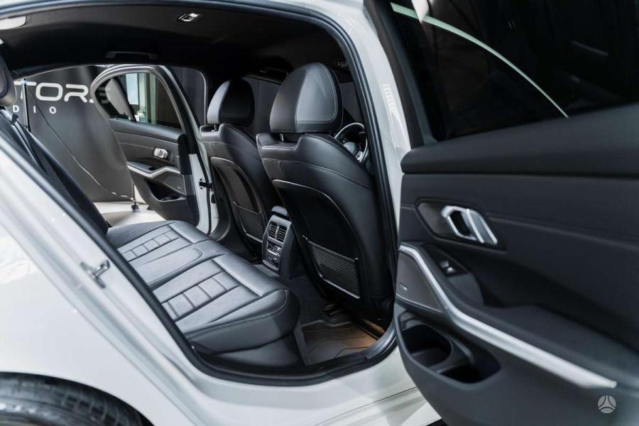 Balts BMW 330 2019 Viļņa, ar dzinēja tilpumu 2.00 L un nobraukumu 81 tūkst. km par 30000 €, foto 33 vietnē AUTOMOTO.COM.LV