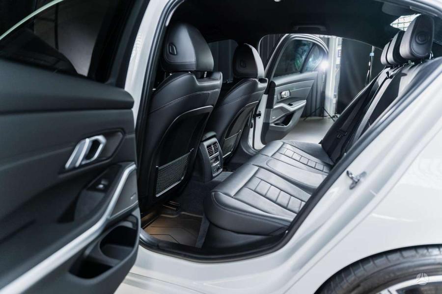 Balts BMW 330 2019 Viļņa, ar dzinēja tilpumu 2.00 L un nobraukumu 81 tūkst. km par 30000 €, foto 35 vietnē AUTOMOTO.COM.LV