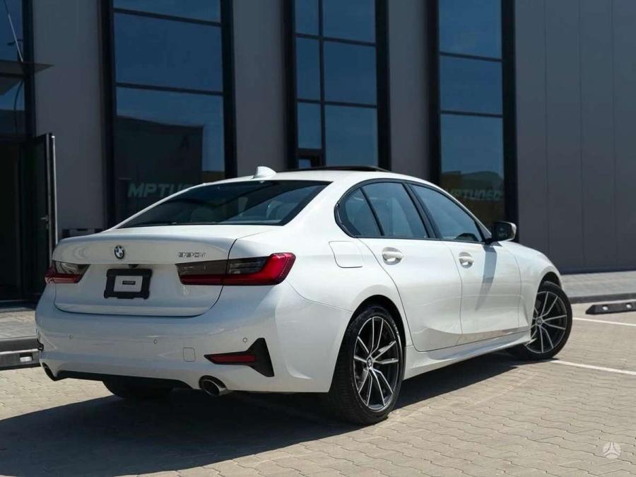 White BMW 330 2019 in Vilnius, with an engine capacity of 2.00 L and mileage of 66 thousand km for 20300 €, photo 4 on AUTOMOTO.COM.LV