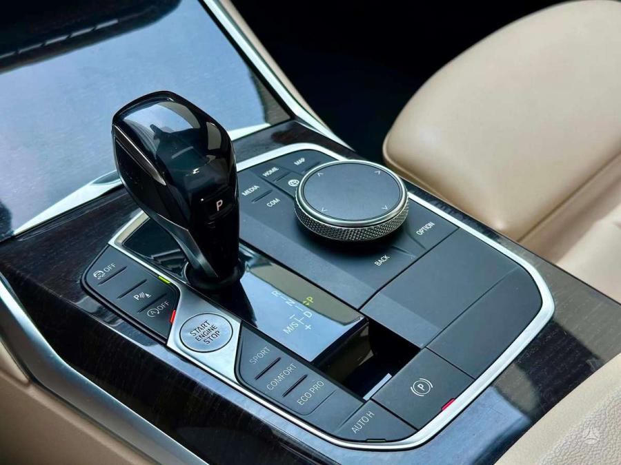 White BMW 330 2019 in Vilnius, with an engine capacity of 2.00 L and mileage of 66 thousand km for 20300 €, photo 7 on AUTOMOTO.COM.LV