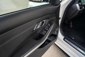 Balts BMW 330 2020 Viļņa, ar dzinēja tilpumu 2.00 L un nobraukumu 169 tūkst. km par 25990 €, foto 32 vietnē AUTOMOTO.COM.LV