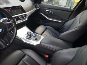White BMW 330 2020 in Klaipeda, with an engine capacity of 2.00 L and mileage of 180 thousand km for 27999 €, photo 18 on AUTOMOTO.COM.LV