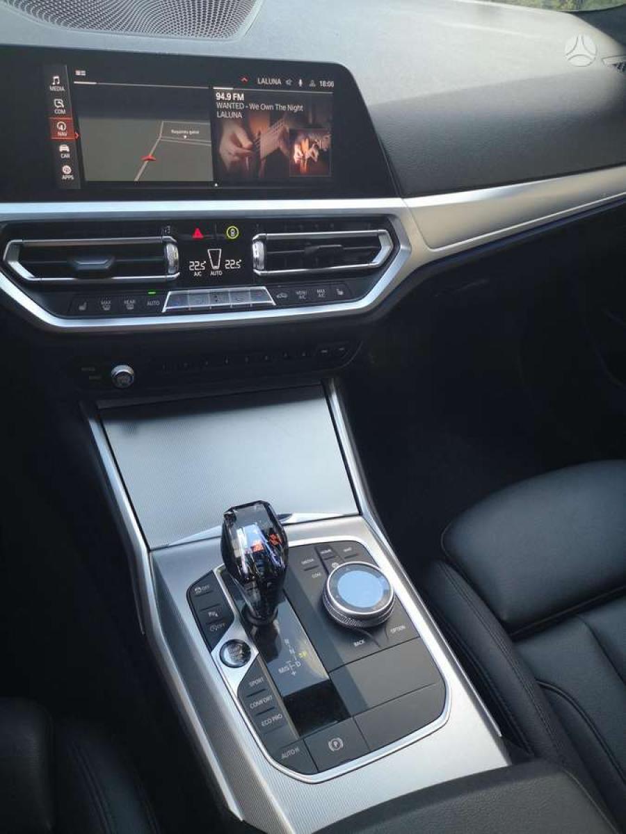 White BMW 330 2020 in Klaipeda, with an engine capacity of 2.00 L and mileage of 180 thousand km for 27999 €, photo 23 on AUTOMOTO.COM.LV