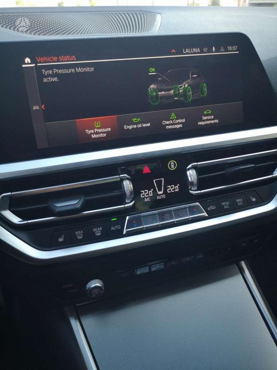 White BMW 330 2020 in Klaipeda, with an engine capacity of 2.00 L and mileage of 180 thousand km for 27999 €, photo 25 on AUTOMOTO.COM.LV