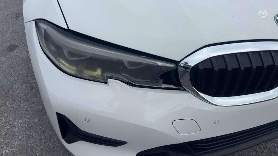 White BMW 330 2020 in Ukmerge, with an engine capacity of 2.00 L and mileage of 301 thousand km for 13100 €, photo 6 on AUTOMOTO.COM.LV