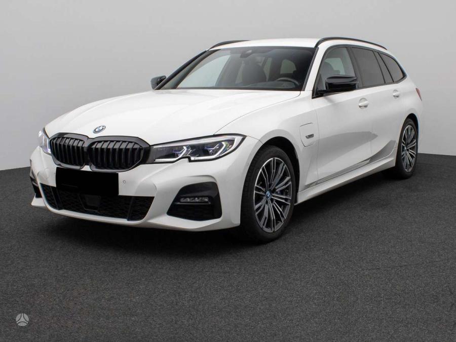 Balts BMW 330 2021 Tukums, ar dzinēja tilpumu 2.00 L un nobraukumu 132 tūkst. km par 27990 €, foto 1 vietnē AUTOMOTO.COM.LV