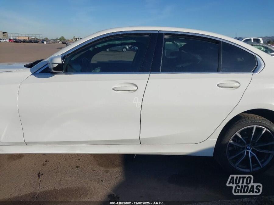 White BMW 330 2022 in Vilnius, with an engine capacity of 2.00 L and mileage of 60 thousand km for 13800 €, photo 10 on AUTOMOTO.COM.LV