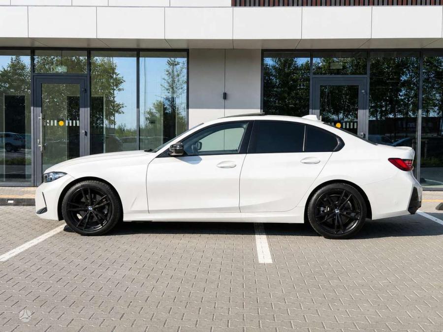 White BMW 330 2022 in Vilnius, with an engine capacity of 2.00 L and mileage of 72 thousand km for 28400 €, photo 3 on AUTOMOTO.COM.LV
