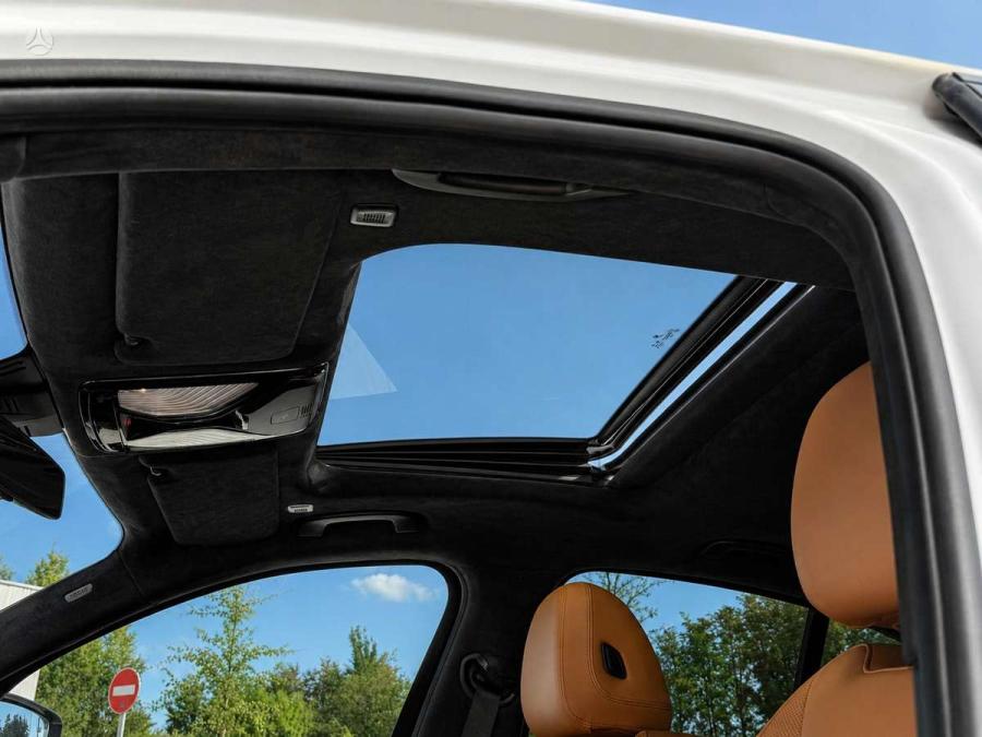 White BMW 330 2022 in Vilnius, with an engine capacity of 2.00 L and mileage of 72 thousand km for 28400 €, photo 20 on AUTOMOTO.COM.LV