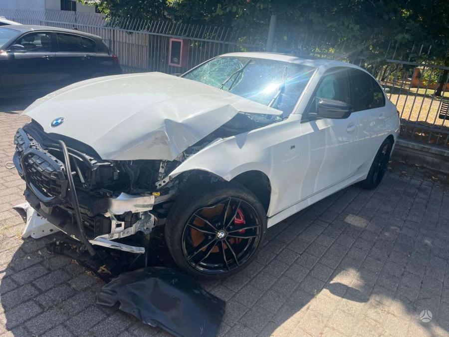 Balts BMW 330 2025 Šauļi, ar dzinēja tilpumu 2.99 L un nobraukumu 27 tūkst. km par 25700 €, foto 1 vietnē AUTOMOTO.COM.LV