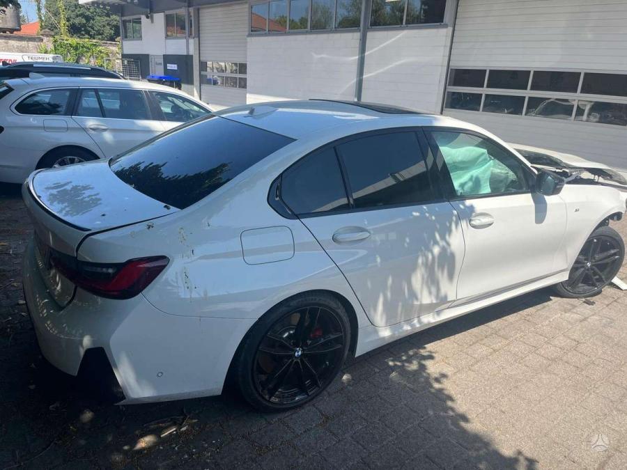 Balts BMW 330 2025 Šauļi, ar dzinēja tilpumu 2.99 L un nobraukumu 27 tūkst. km par 25700 €, foto 3 vietnē AUTOMOTO.COM.LV