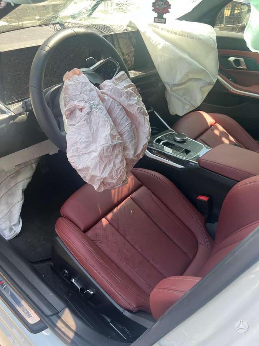 Balts BMW 330 2025 Šauļi, ar dzinēja tilpumu 2.99 L un nobraukumu 27 tūkst. km par 25700 €, foto 13 vietnē AUTOMOTO.COM.LV