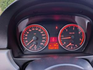 White BMW 330 2006 in Kedainiai, with an engine capacity of 2.99 L and mileage of 310 thousand km for 5990 €, photo 33 on AUTOMOTO.COM.LV