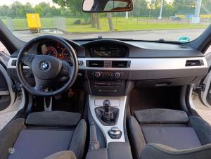 White BMW 330 2006 in Kedainiai, with an engine capacity of 2.99 L and mileage of 310 thousand km for 5990 €, photo 44 on AUTOMOTO.COM.LV