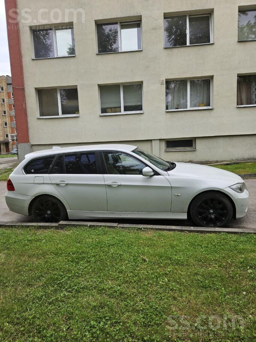 Balts BMW 330 2007 Jelgava, ar dzinēja tilpumu 3.00 L un nobraukumu 305 tūkst. km par 2250 €, foto 3 vietnē AUTOMOTO.COM.LV