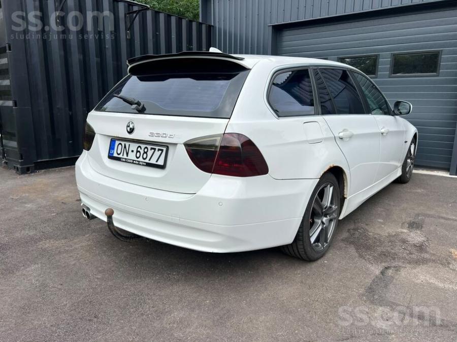 Белый БМВ 330 2007 в Тукумс, объемом двигателя 3.00 л и пробегом 325 тыс. км за 2300 €, фото 4 на AUTOMOTO.COM.LV