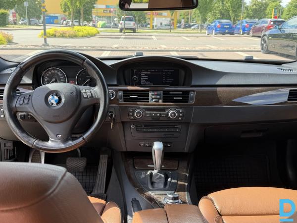 White BMW 330 2009 in Riga, with an engine capacity of 3.00 L and mileage of 369 thousand km for 7500 €, photo 2 on AUTOMOTO.COM.LV