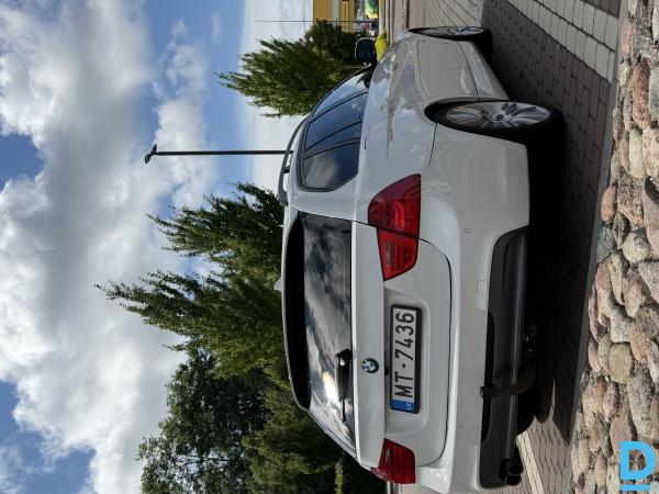 White BMW 330 2009 in Riga, with an engine capacity of 3.00 L and mileage of 369 thousand km for 7500 €, photo 3 on AUTOMOTO.COM.LV