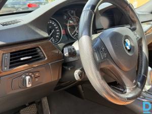 Balts BMW 330 2009 Rīga, ar dzinēja tilpumu 3.00 L un nobraukumu 369 tūkst. km par 7500 €, foto 5 vietnē AUTOMOTO.COM.LV