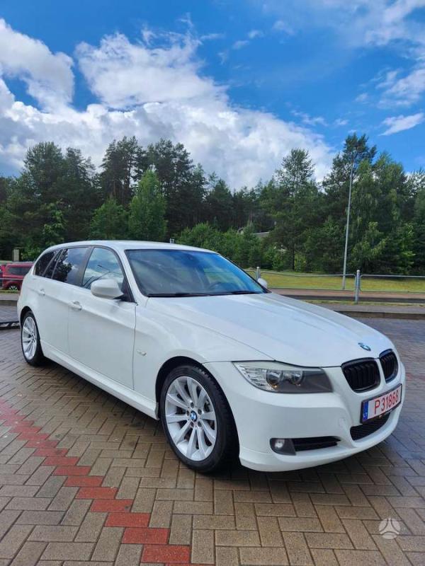 White BMW 330 2011 in Druskininkai, with an engine capacity of 2.99 L and mileage of 314 thousand km for 4800 €, photo 1 on AUTOMOTO.COM.LV