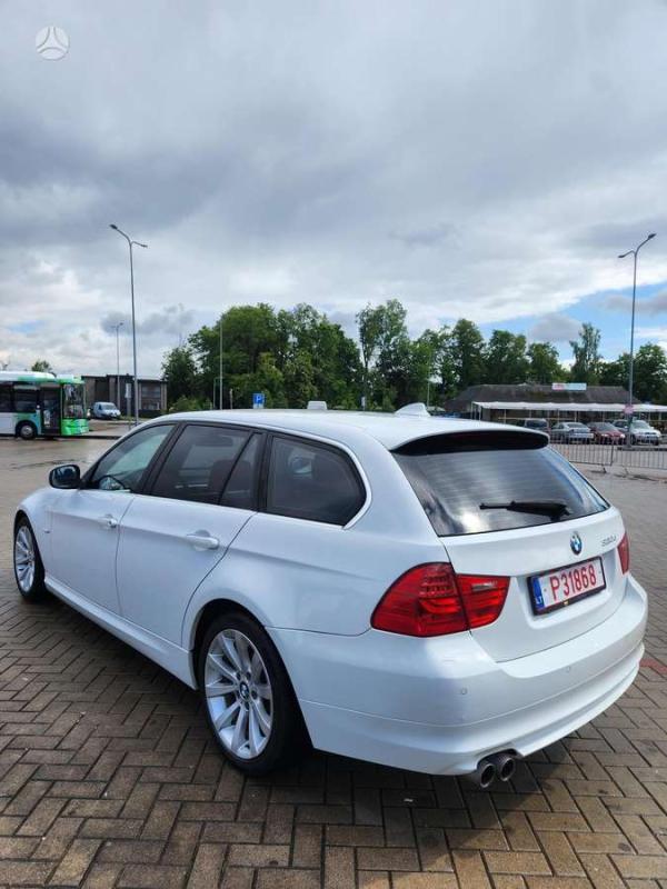 White BMW 330 2011 in Druskininkai, with an engine capacity of 2.99 L and mileage of 314 thousand km for 4800 €, photo 3 on AUTOMOTO.COM.LV
