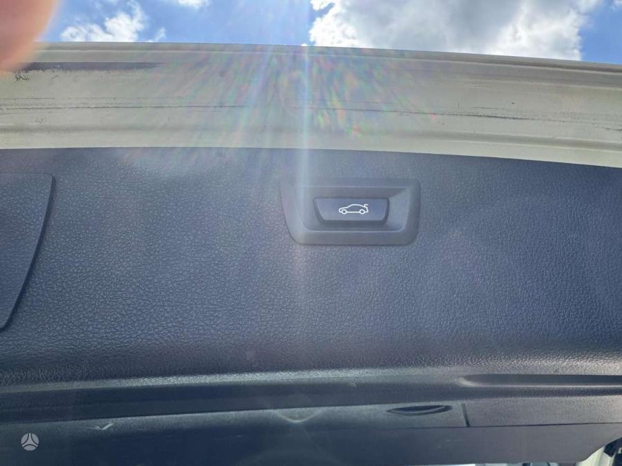 White BMW 330 2017 in Kaunas, with an engine capacity of 2.99 L and mileage of 274 thousand km for 12650 €, photo 15 on AUTOMOTO.COM.LV