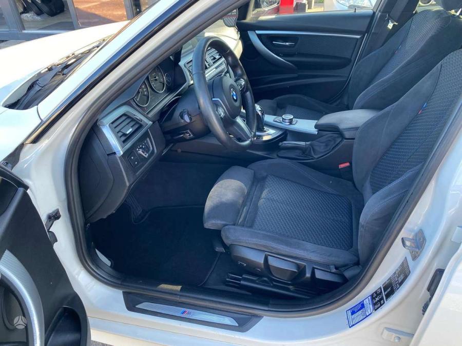 Balts BMW 330 2018 Panevēža, ar dzinēja tilpumu 2.99 L un nobraukumu 267 tūkst. km par 12800 €, foto 12 vietnē AUTOMOTO.COM.LV