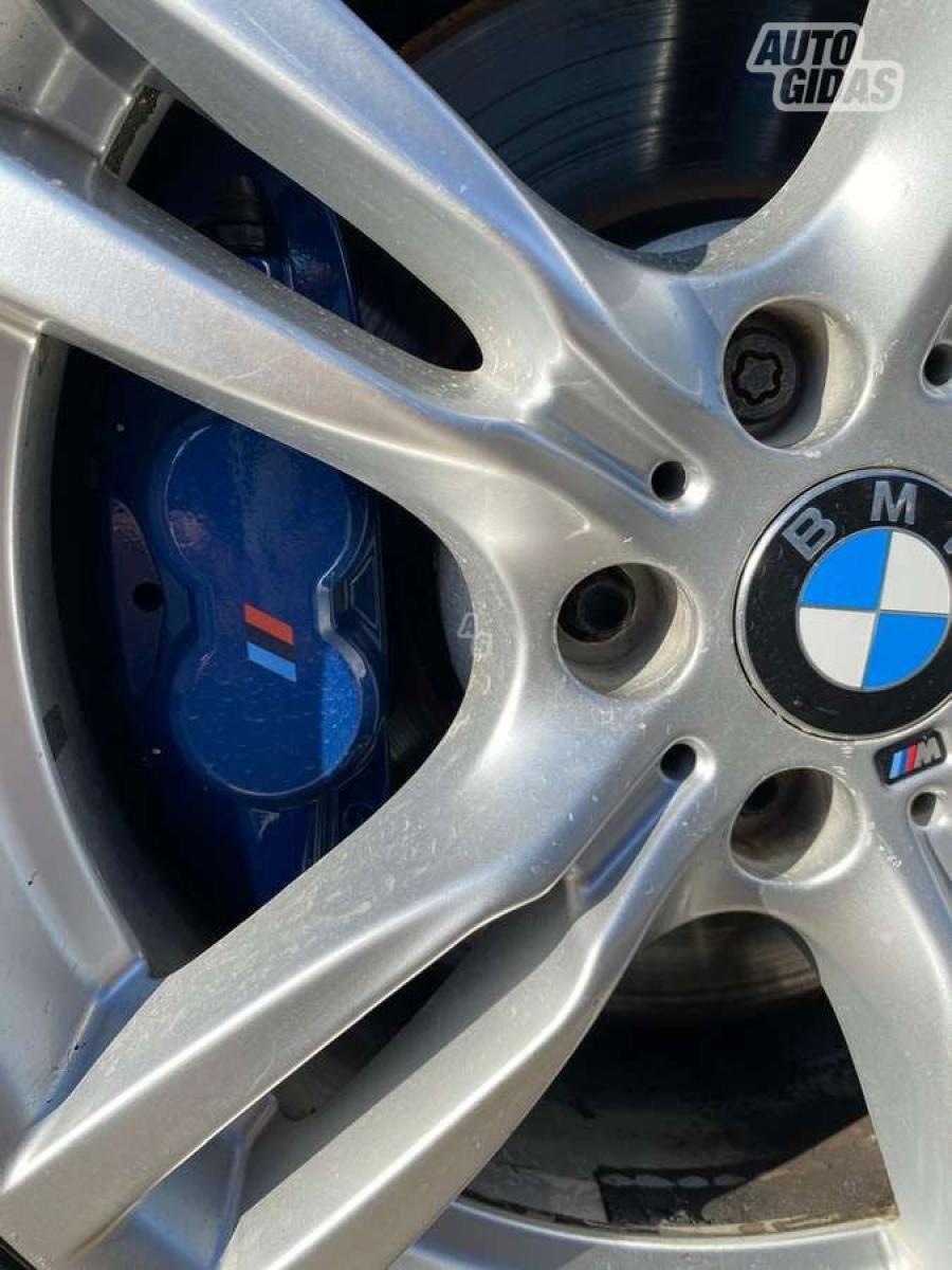 White BMW 330 2018 in Panevezys, with an engine capacity of 3.00 L and mileage of 267 thousand km for 12800 €, photo 8 on AUTOMOTO.COM.LV
