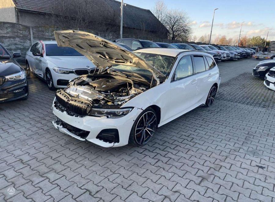 Balts BMW 330 2021 Kauņa, ar dzinēja tilpumu 2.00 L un nobraukumu 120 tūkst. km par 13500 €, foto 3 vietnē AUTOMOTO.COM.LV