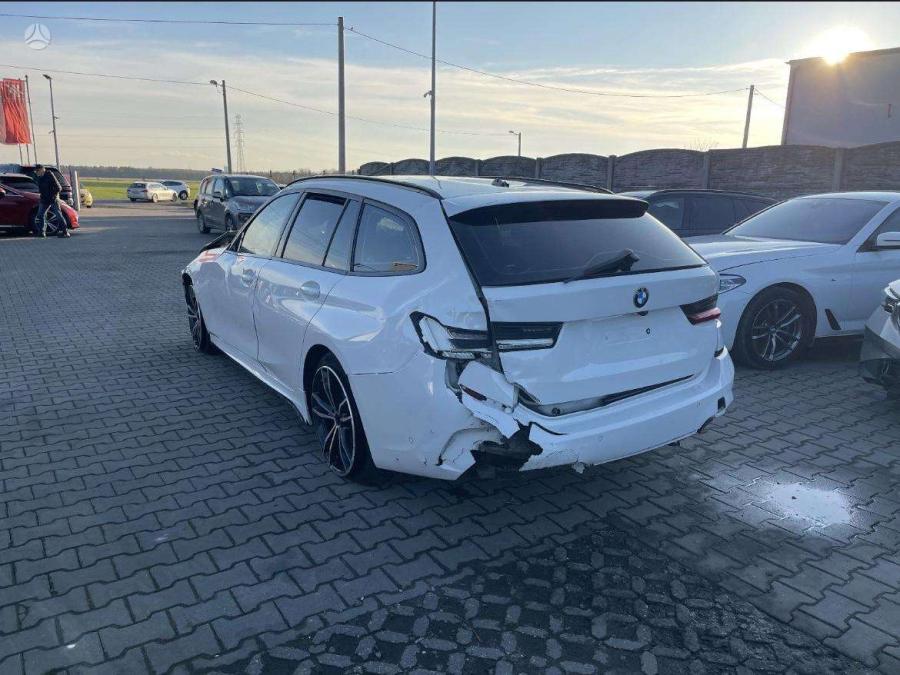 Balts BMW 330 2021 Kauņa, ar dzinēja tilpumu 2.00 L un nobraukumu 120 tūkst. km par 13500 €, foto 4 vietnē AUTOMOTO.COM.LV