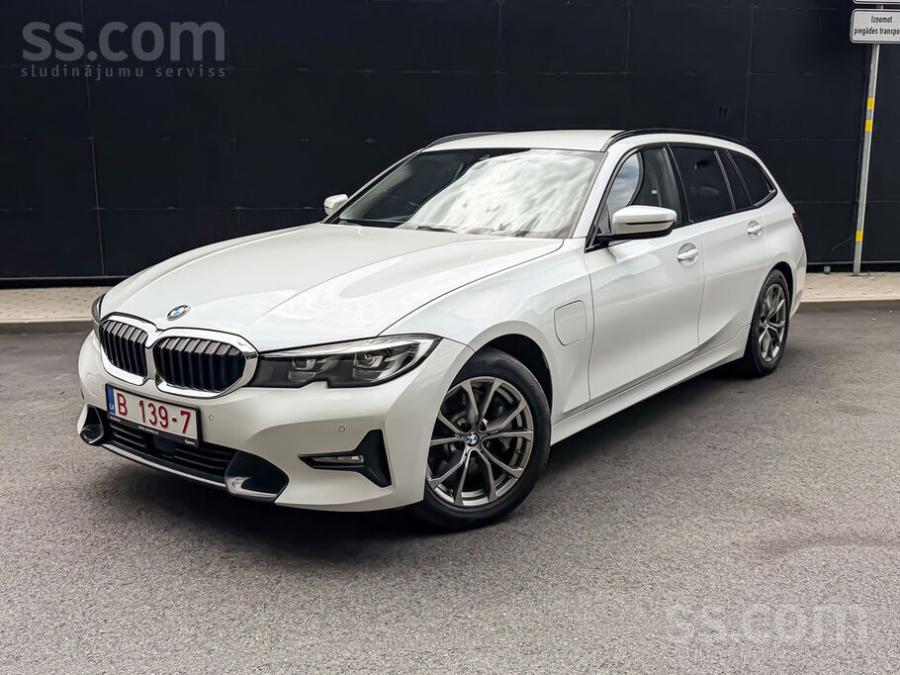 White BMW 330 2021 in Jelgava, with an engine capacity of 2.00 L and mileage of 239 thousand km for 17900 €, photo 3 on AUTOMOTO.COM.LV