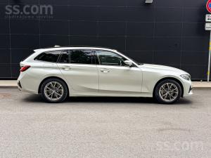 White BMW 330 2021 in Jelgava, with an engine capacity of 2.00 L and mileage of 239 thousand km for 17900 €, photo 6 on AUTOMOTO.COM.LV