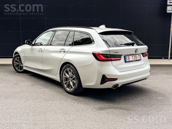 White BMW 330 2021 in Jelgava, with an engine capacity of 2.00 L and mileage of 239 thousand km for 17900 €, photo 8 on AUTOMOTO.COM.LV