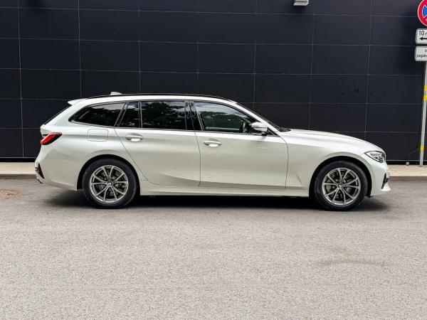 White BMW 330 2021 in Jelgava, with an engine capacity of 2.00 L and mileage of 239 thousand km for 17900 €, photo 5 on AUTOMOTO.COM.LV