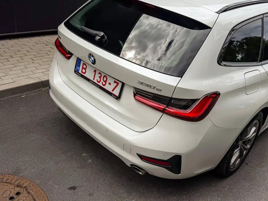 Balts BMW 330 2021 Jelgava, ar dzinēja tilpumu 2.00 L un nobraukumu 239 tūkst. km par 17900 €, foto 7 vietnē AUTOMOTO.COM.LV