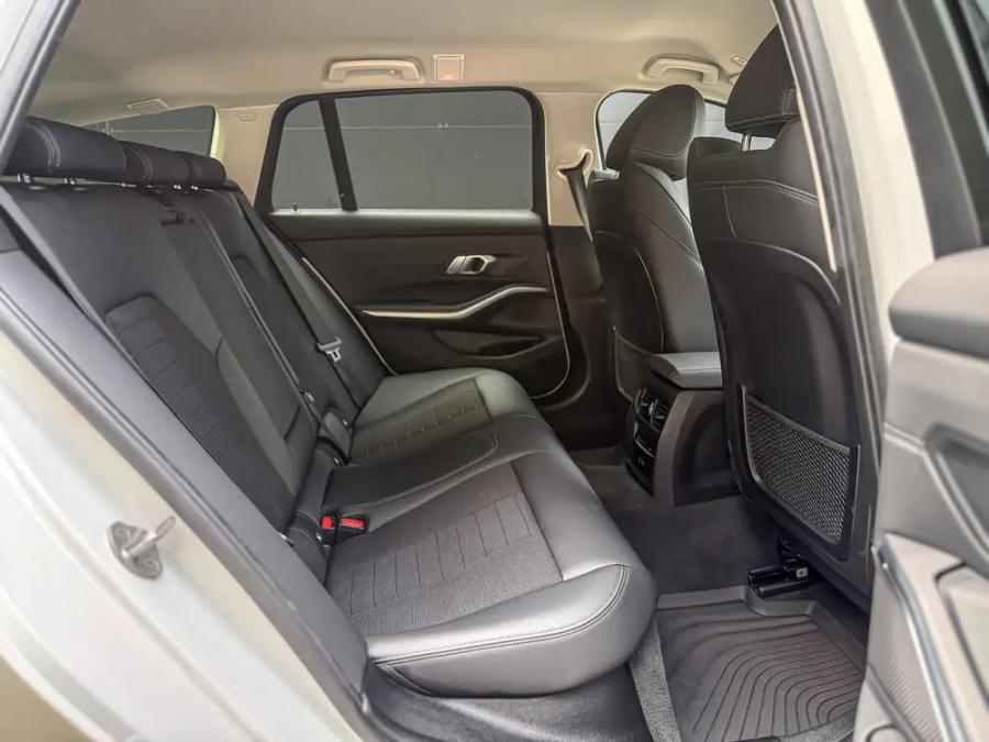 Balts BMW 330 2021 Jelgava, ar dzinēja tilpumu 2.00 L un nobraukumu 239 tūkst. km par 17900 €, foto 18 vietnē AUTOMOTO.COM.LV