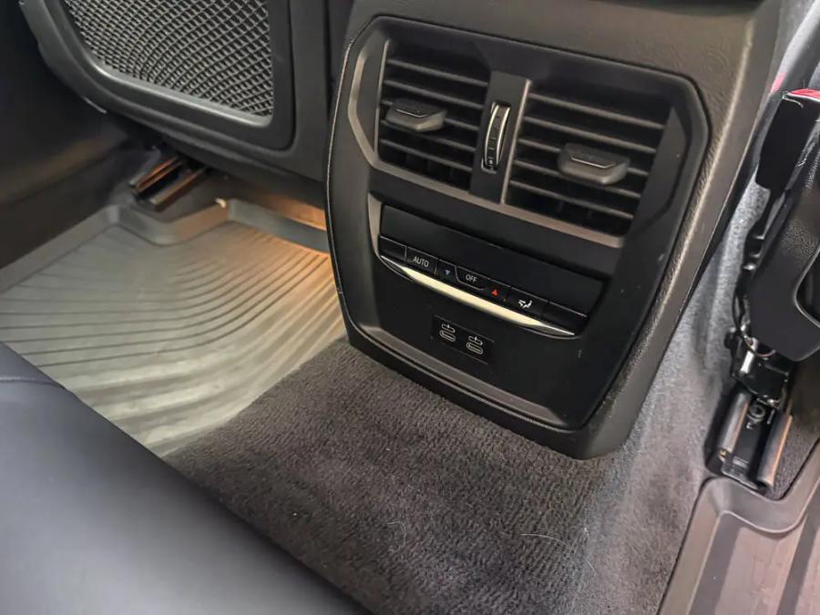 Balts BMW 330 2021 Jelgava, ar dzinēja tilpumu 2.00 L un nobraukumu 239 tūkst. km par 17900 €, foto 19 vietnē AUTOMOTO.COM.LV