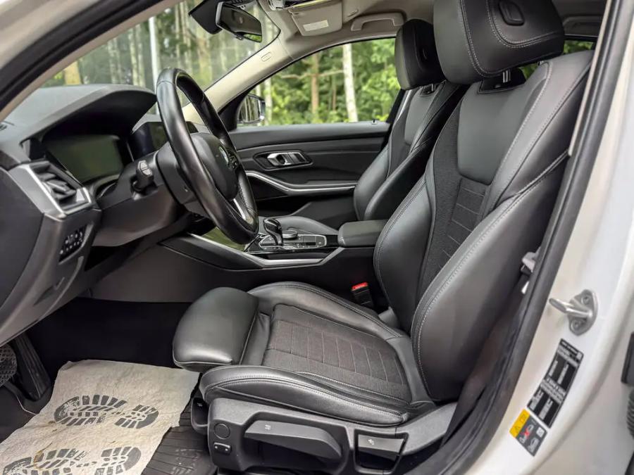 Balts BMW 330 2021 Jelgava, ar dzinēja tilpumu 2.00 L un nobraukumu 239 tūkst. km par 17900 €, foto 21 vietnē AUTOMOTO.COM.LV