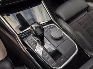 Balts BMW 330 2021 Jelgava, ar dzinēja tilpumu 2.00 L un nobraukumu 239 tūkst. km par 17900 €, foto 22 vietnē AUTOMOTO.COM.LV