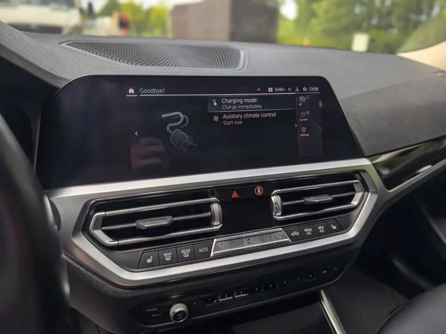 Balts BMW 330 2021 Jelgava, ar dzinēja tilpumu 2.00 L un nobraukumu 239 tūkst. km par 17900 €, foto 25 vietnē AUTOMOTO.COM.LV