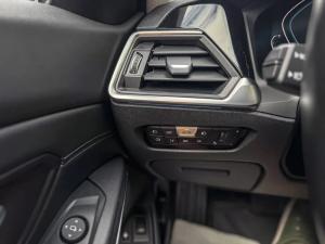 Balts BMW 330 2021 Jelgava, ar dzinēja tilpumu 2.00 L un nobraukumu 239 tūkst. km par 17900 €, foto 26 vietnē AUTOMOTO.COM.LV