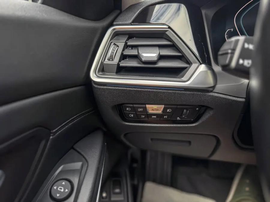 Balts BMW 330 2021 Jelgava, ar dzinēja tilpumu 2.00 L un nobraukumu 239 tūkst. km par 17900 €, foto 26 vietnē AUTOMOTO.COM.LV