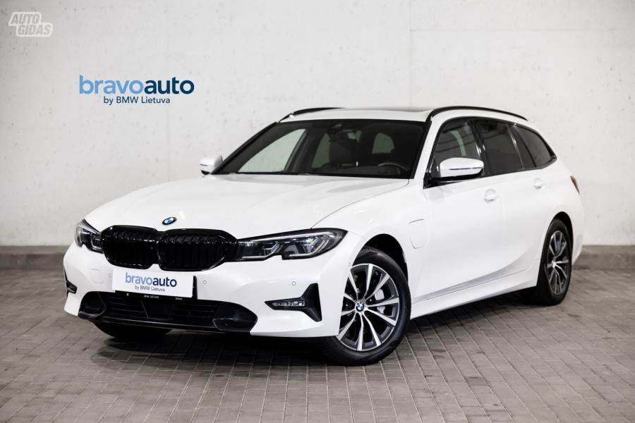 White BMW 330 2021 in Vilnius, with an engine capacity of 2.00 L and mileage of 151 thousand km for 24991 €, photo 2 on AUTOMOTO.COM.LV
