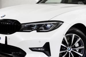 White BMW 330 2021 in Vilnius, with an engine capacity of 2.00 L and mileage of 151 thousand km for 24991 €, photo 4 on AUTOMOTO.COM.LV