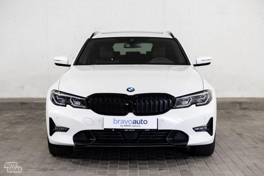 White BMW 330 2021 in Vilnius, with an engine capacity of 2.00 L and mileage of 151 thousand km for 24991 €, photo 8 on AUTOMOTO.COM.LV