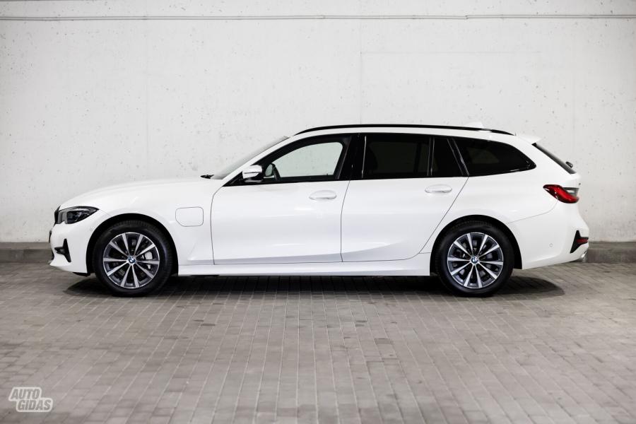 White BMW 330 2021 in Vilnius, with an engine capacity of 2.00 L and mileage of 151 thousand km for 24991 €, photo 12 on AUTOMOTO.COM.LV