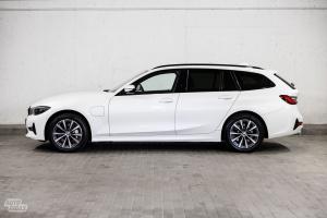 White BMW 330 2021 in Vilnius, with an engine capacity of 2.00 L and mileage of 151 thousand km for 24991 €, photo 13 on AUTOMOTO.COM.LV