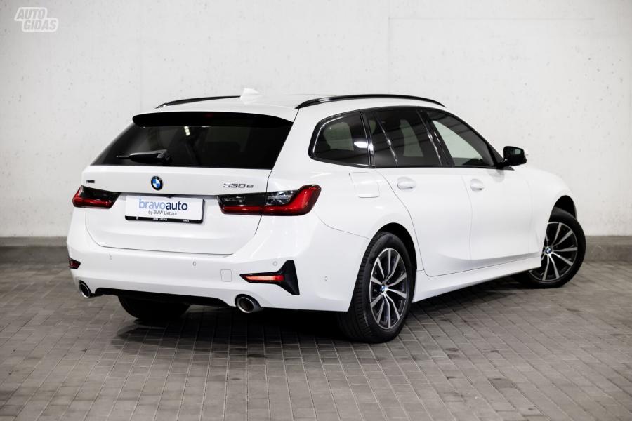 White BMW 330 2021 in Vilnius, with an engine capacity of 2.00 L and mileage of 151 thousand km for 24991 €, photo 20 on AUTOMOTO.COM.LV